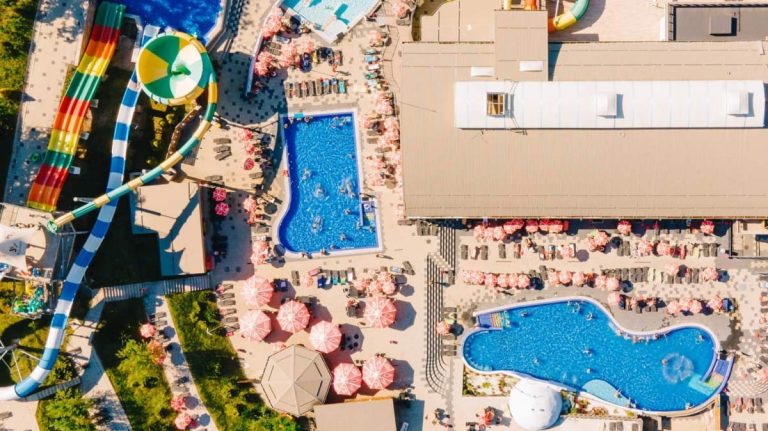 Arsenal Park Orăștie 2026: Prețuri, Aqua Park și Cazare Tematică